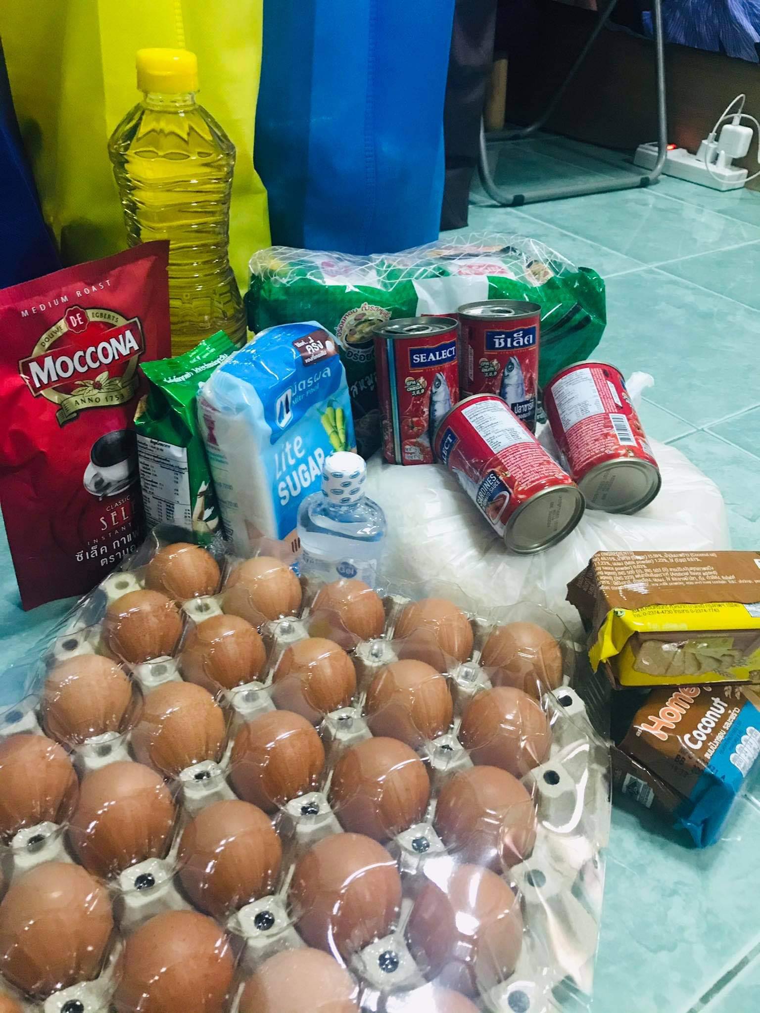 Former pinoy hotel staff celebrates birthday by giving food packs ...